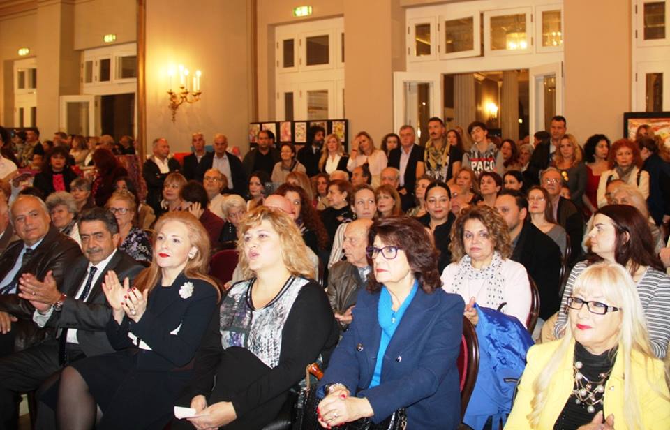 Πλήθος κόσμου στα εγκαίνια της εικαστικής έκθεσης «Προσφορά τέχνης στο ...